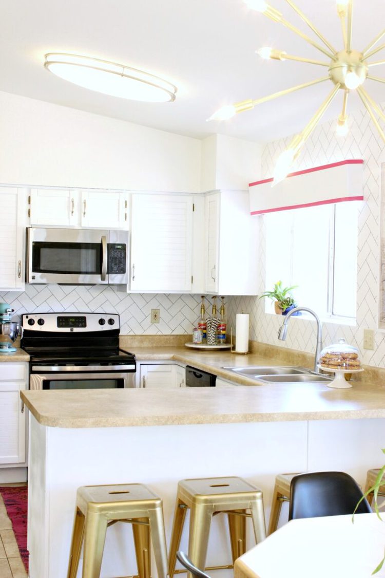 21 Of Of The Best Budget Kitchen Makeovers Under $1000