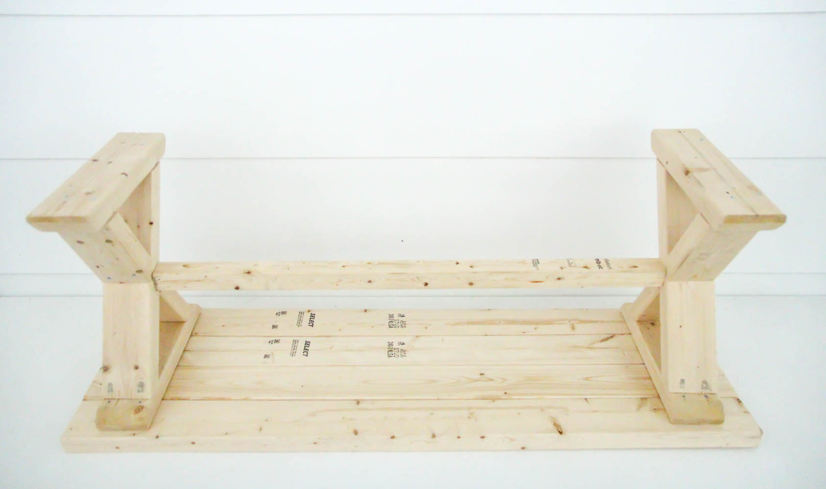 How to Build a DIY Wood Bench from Inexpensive 2x4s