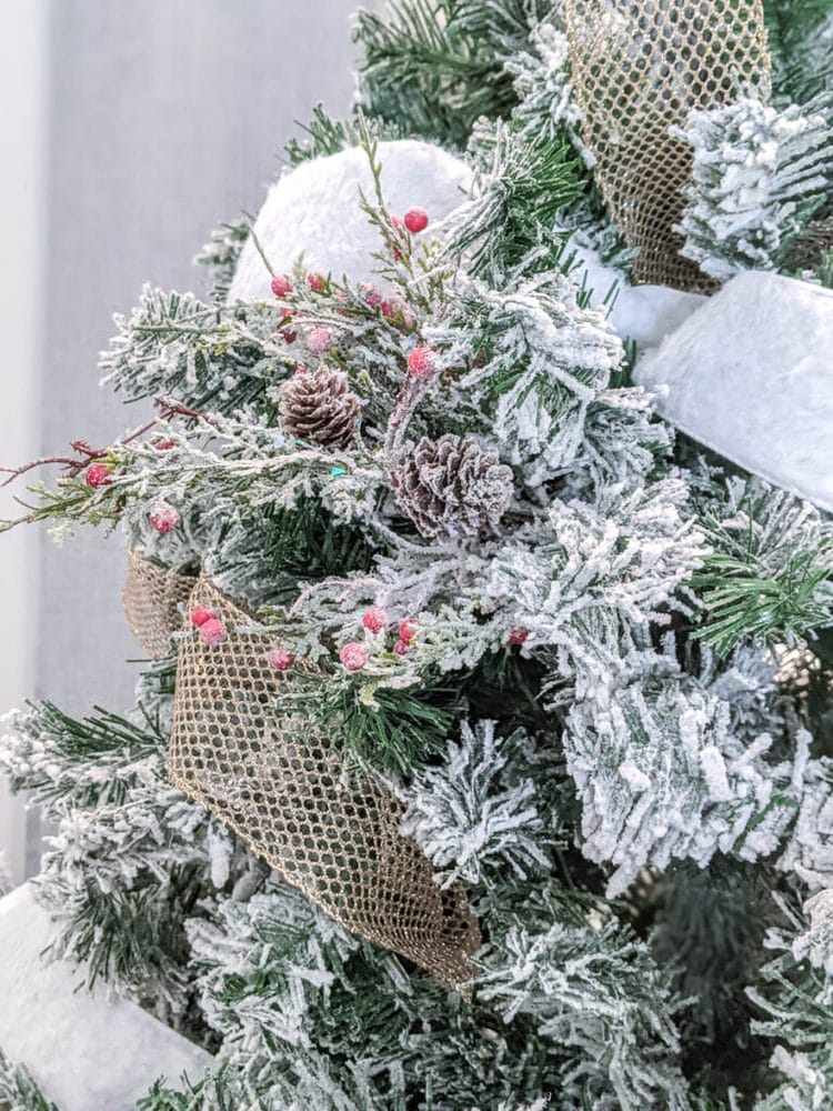 How to Decorate a Christmas Tree: 10 Tips for a Beautiful Tree
