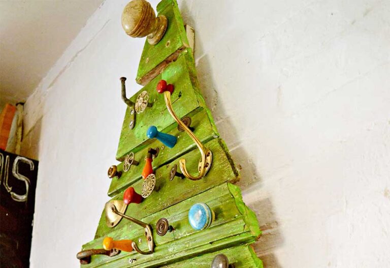 Trash to Treasure: 25 Fun Christmas Upcycles