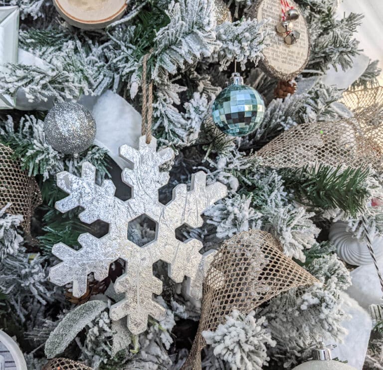 How to Decorate a Christmas Tree: 10 Tips for a Beautiful Tree