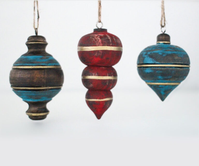 23 Creative DIY Wood Christmas Ornaments
