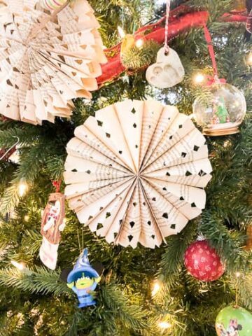 25 Simple and Beautiful DIY Paper Christmas Ornaments