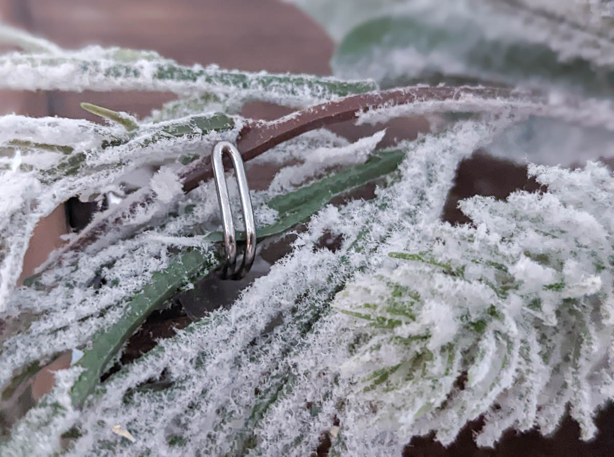 How to Hang Garland on the Mantel: Easy Tricks for Perfect Garland