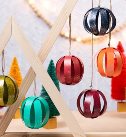 25 Simple and Beautiful DIY Paper Christmas Ornaments