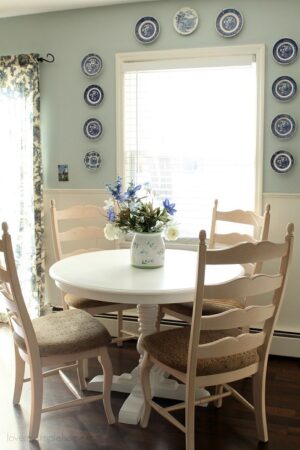 19 Beautiful DIY Painted Table Ideas You Can Easily Recreate