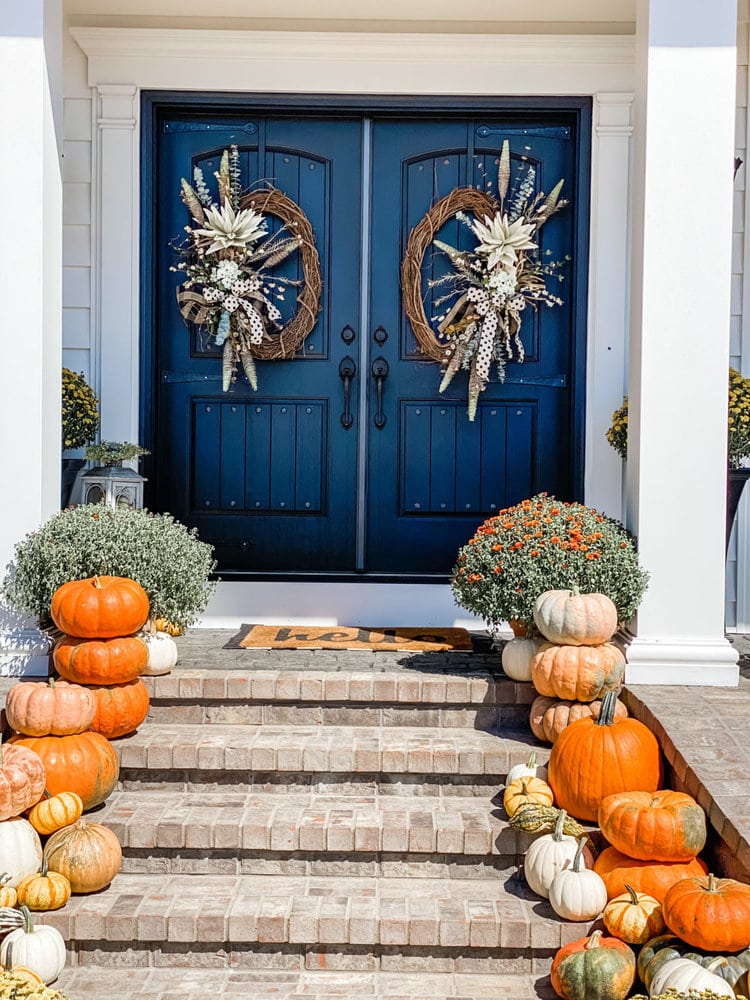 29 Fabulous Fall Front Porch Ideas For A Warm and Cozy Space