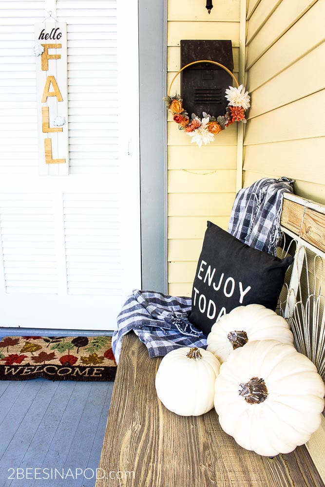 29 Fabulous Fall Front Porch Ideas For A Warm and Cozy Space