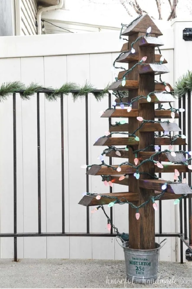 31 Charming DIY Wooden Christmas Trees To Help Deck the Halls