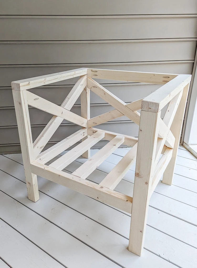 Cheap and Easy DIY Outdoor Chair with Build Plans