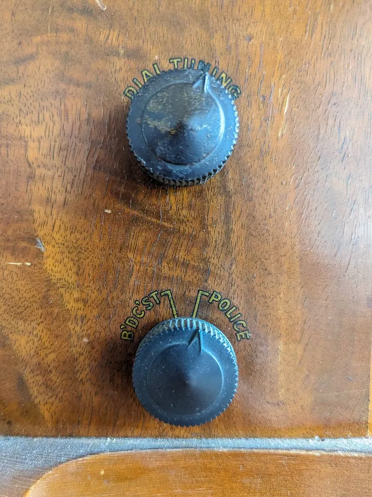 Repurposed Vintage Radio: How to Give an Old Radio New Life