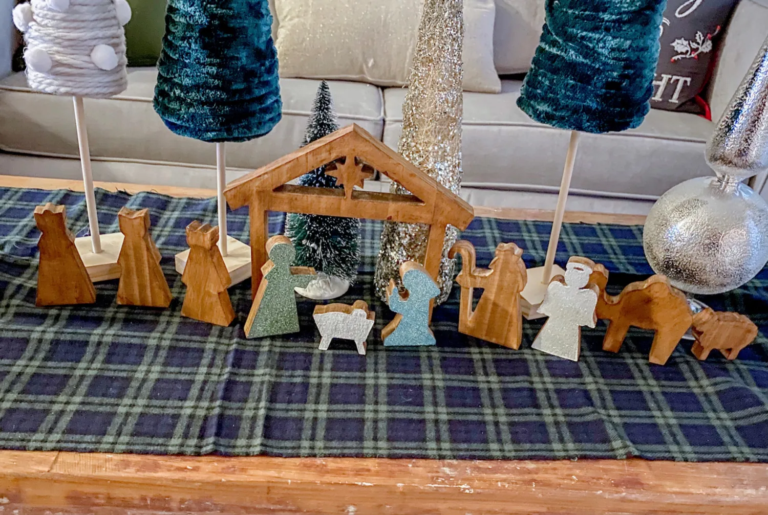 19 Beautiful DIY Nativities to Make for Your Home