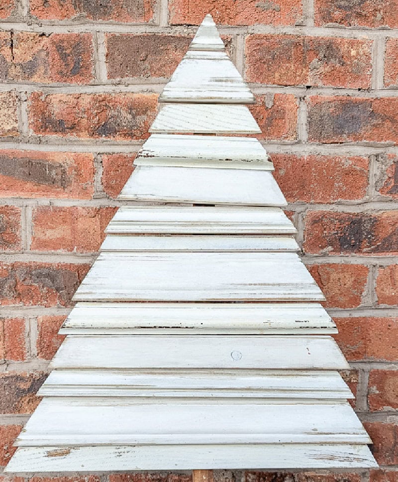 How to Make Cheap and Easy Outdoor Wooden Christmas Trees